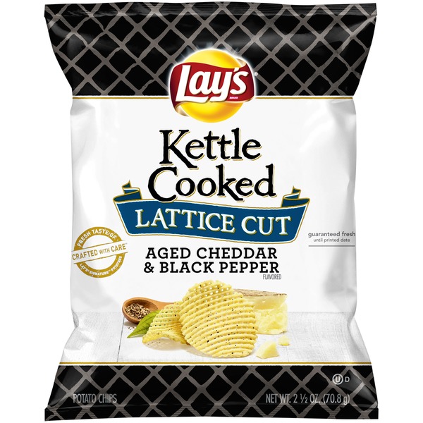 Lay's Kettle Cooked Lattice Cut Aged Cheddar & Black Pepper Potato ...